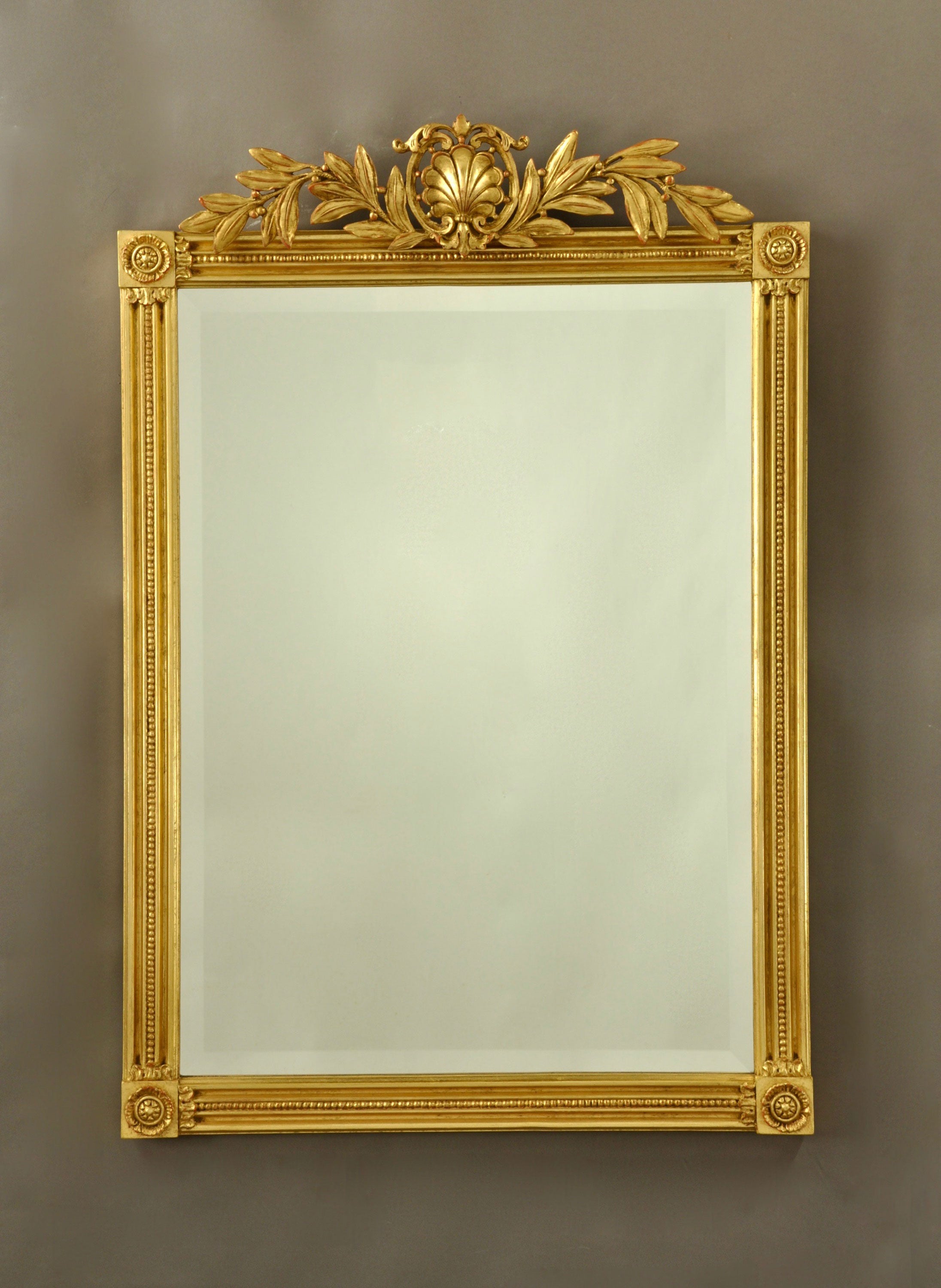 Fluted rosettes with Crest - 25½" × 37"